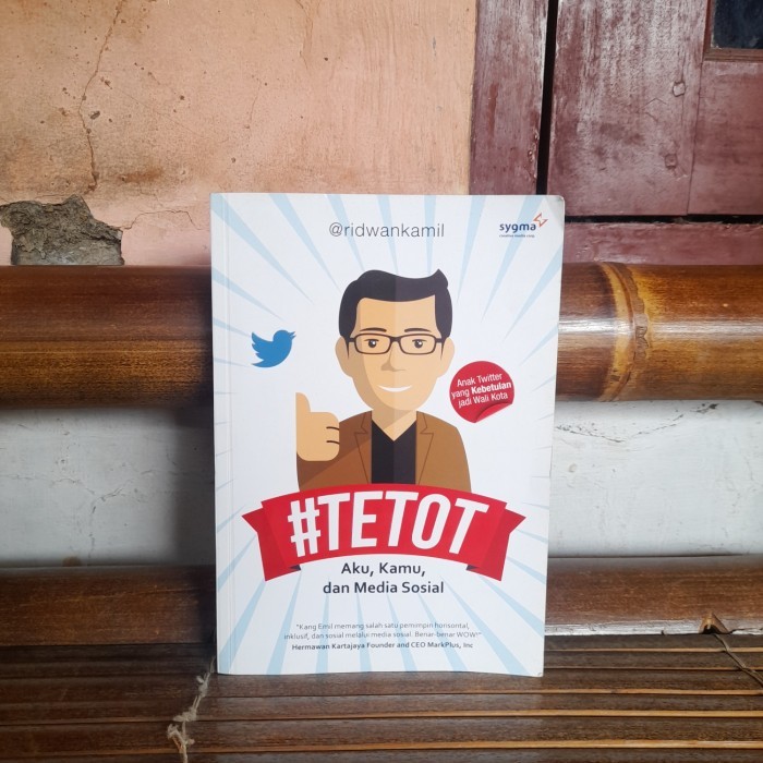 ORIGINAL BOOK Tetot Me You and Social Media By Ridwan Kamil | Shopee ...