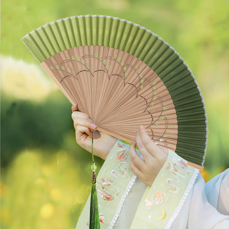 New Chinese style women's cheongsam Hanfu fan Tian folding fan ...