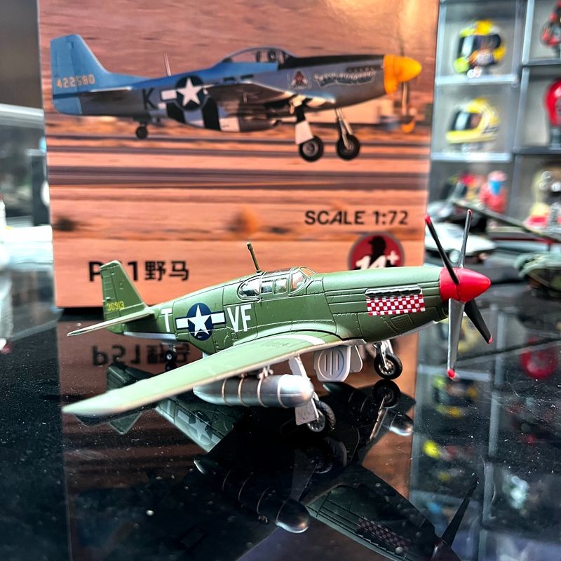 1: 72 Scale Alloy Aircraft Model World War II Famous Aircraft American Fighter P51 Mustang ...