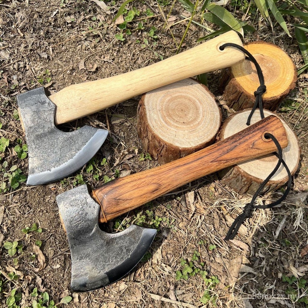 Kayu walnut kecil kapak perkhemahan luar kapak kecil memotong pokok dan ...