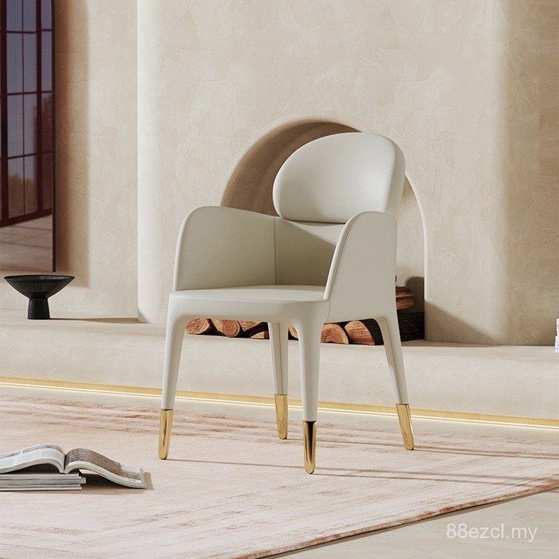 Meja rundingan dan kerusi di kaunter penerimaan tetamu bahagian ...