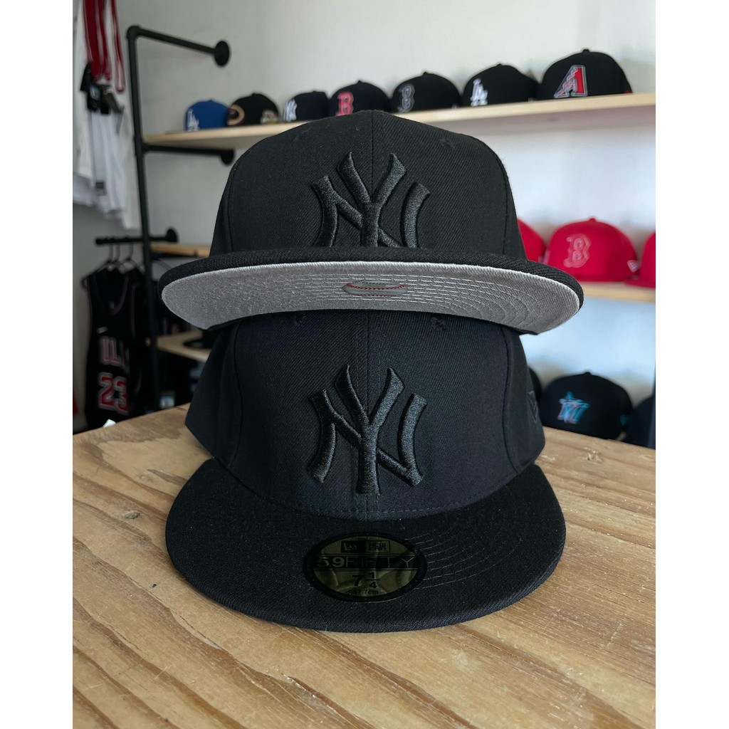 New York Yankees MLB Basics Black on Black Fitted Hat Pure Black Fully ...