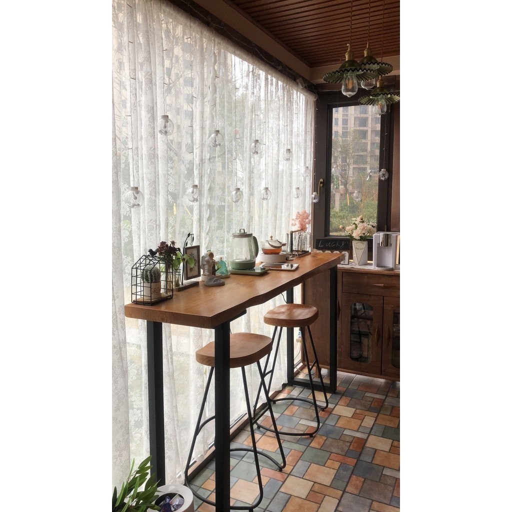 Meja bar Meja kayu dan kerusi Gabungan balkoni ke dinding Kaki tinggi ...