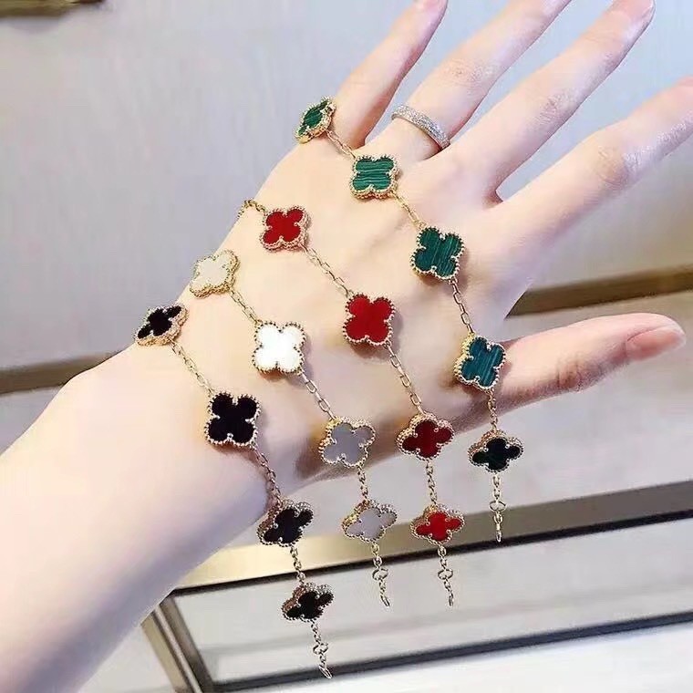 Casual Van Cleef & Arpels Bracelet Delicate Bangle Hollow Letter Logo ...
