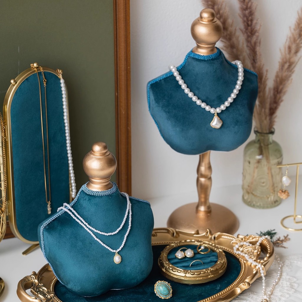 Retro Jewelry Display Stand Premium Necklace Stand Portrait Model ...