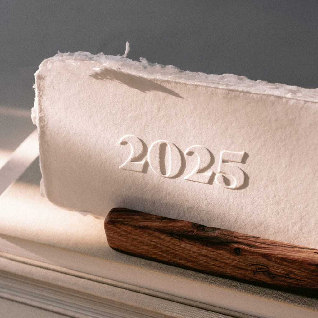 High-quality Printing Calendar Sustainable Wooden Calendar Stand 2025 ...