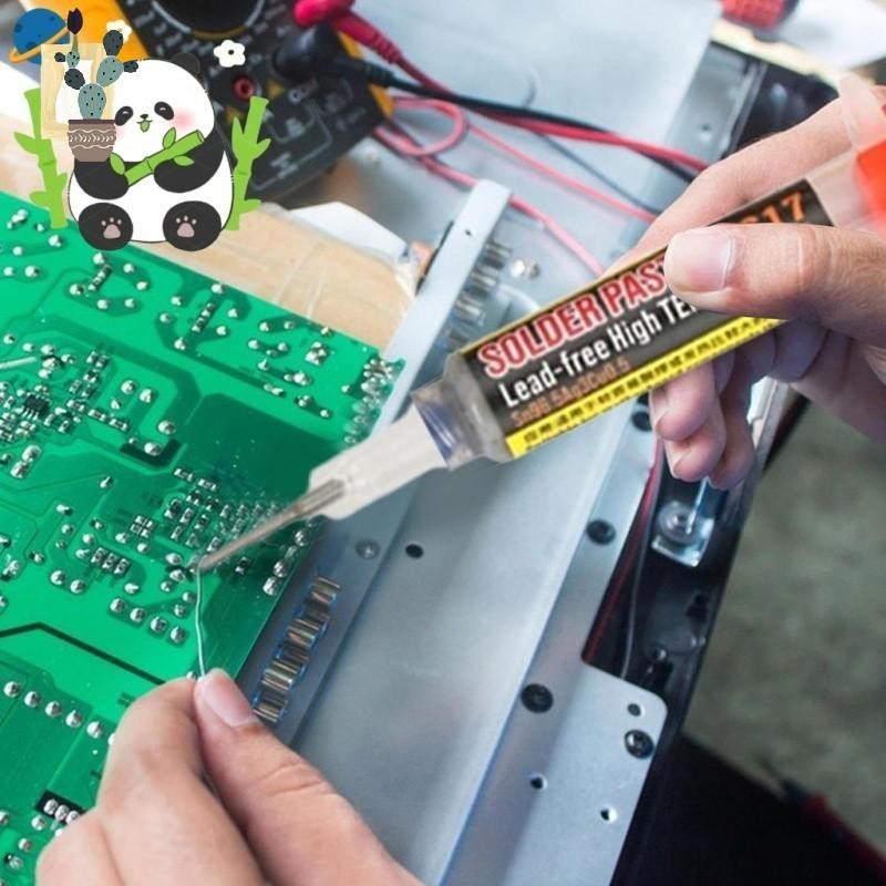 The repairman has lead medium temperature 183° solder paste SMT patch QFN solder paste LED lead ...