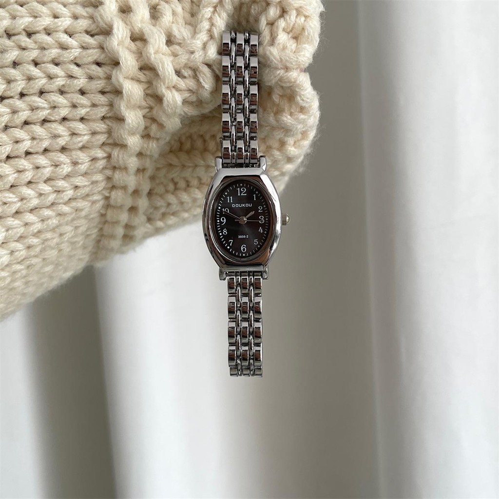Elegant Women's Wristwatch Retro Oval Dial Design with Exquisite Quartz ...