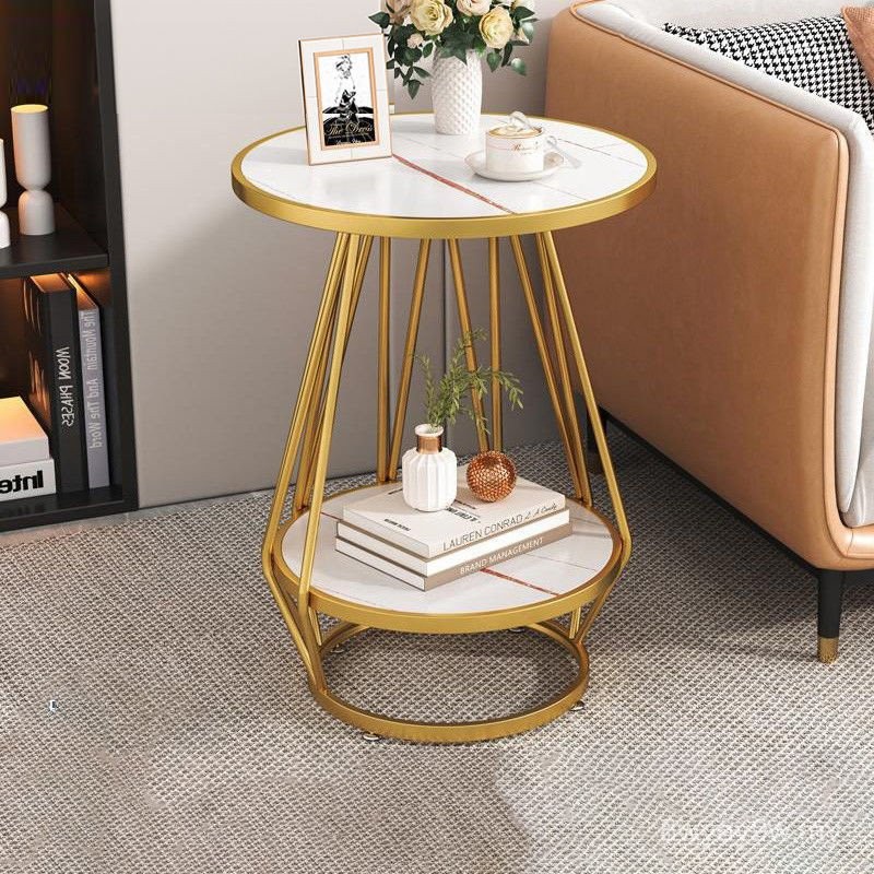 Meja kopi kecil mewah ringan, tepi sofa, bilik tidur moden yang ...