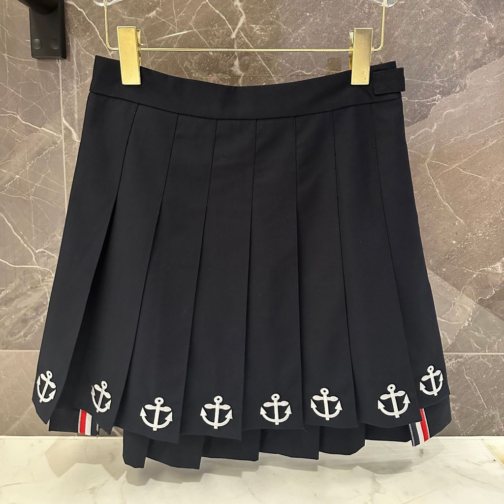 K9NU Thom Browne Anchor Embroidered Pleated Skirt - Anti-Glare, High ...
