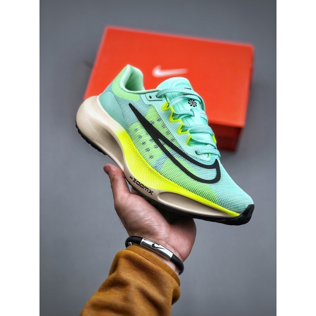 Zoom Fly 5 Ultra Light Running Shoe REACT Foam with Carbon Fiber Board ...