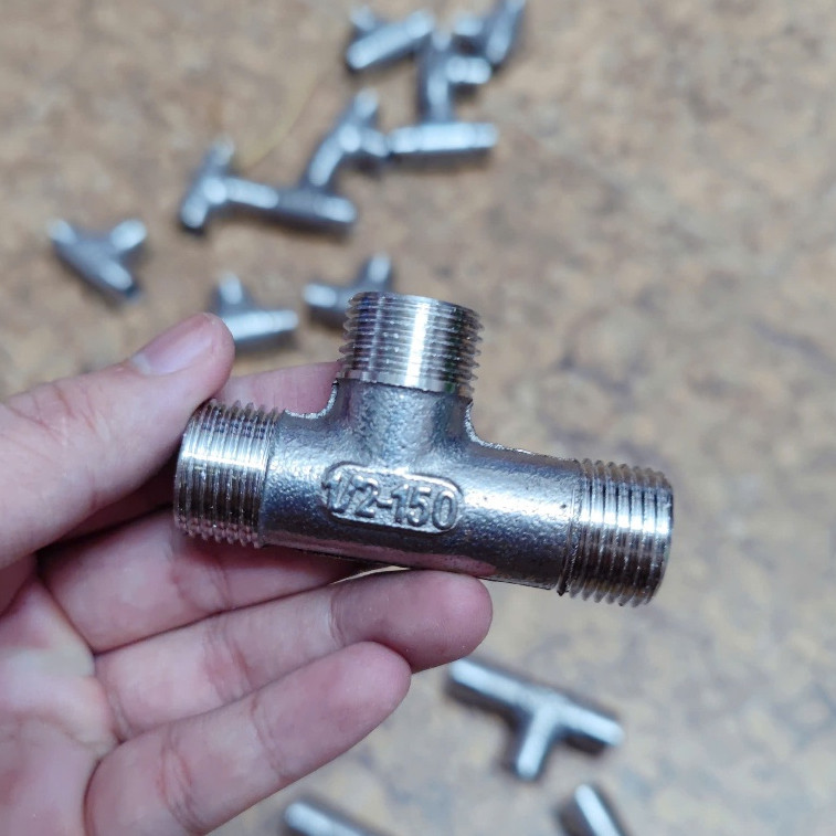 Stainless steel external thread 21 (15) used to install sanitary pads ...