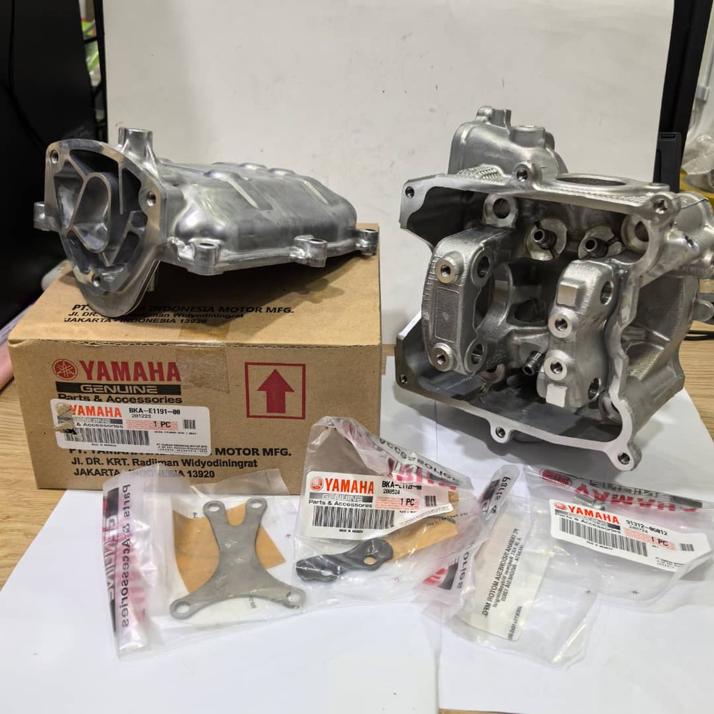 100% ORIGINAL - YAMAHA XMAX 250 CYLINDER HEAD WITH HEAD COVER SET -B74 ...