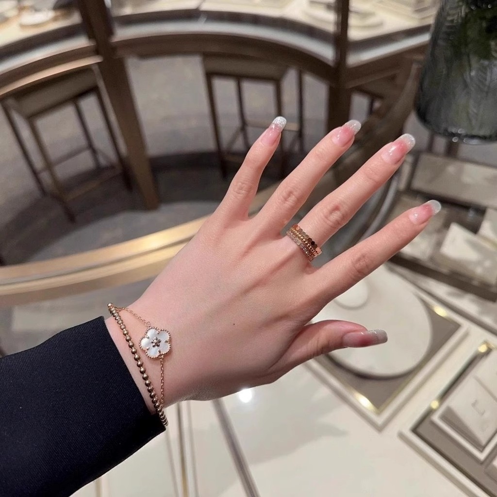(Vca)Van Cleef Fankeyabao Lucky Spring White Mother Shell Plum Bracelet ...