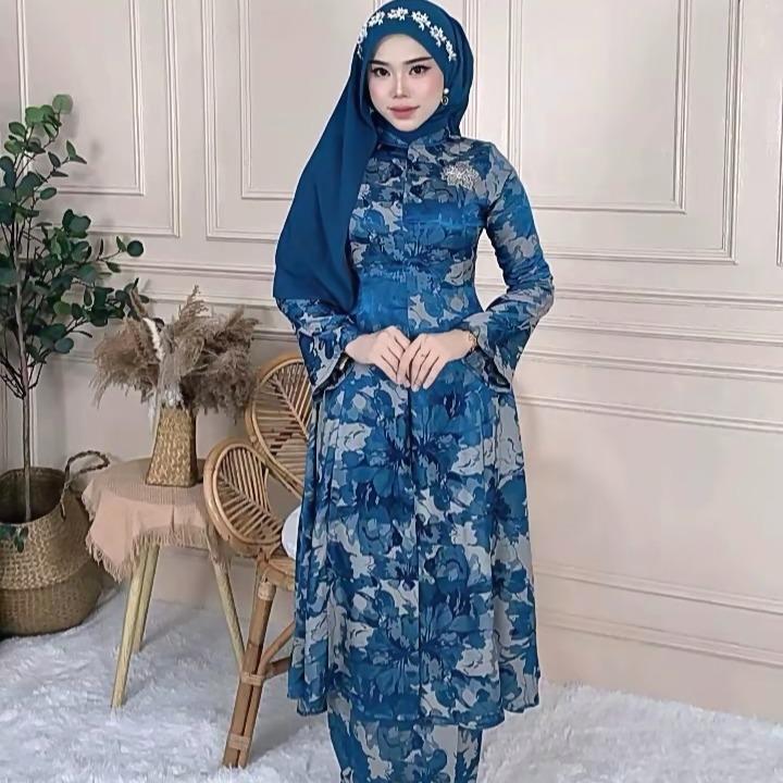 IRIS RAFAEL Jamilah 2.0 Kebaya Dewasa | Thai Silk | Floral Emboss ...