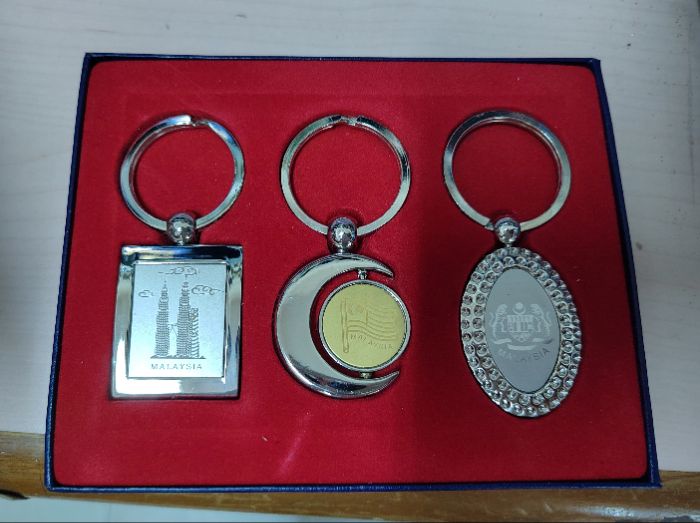 [Ready Stock] 3 In 1 KLCC Stainless Steel Keychain Malaysia Souvenir ...