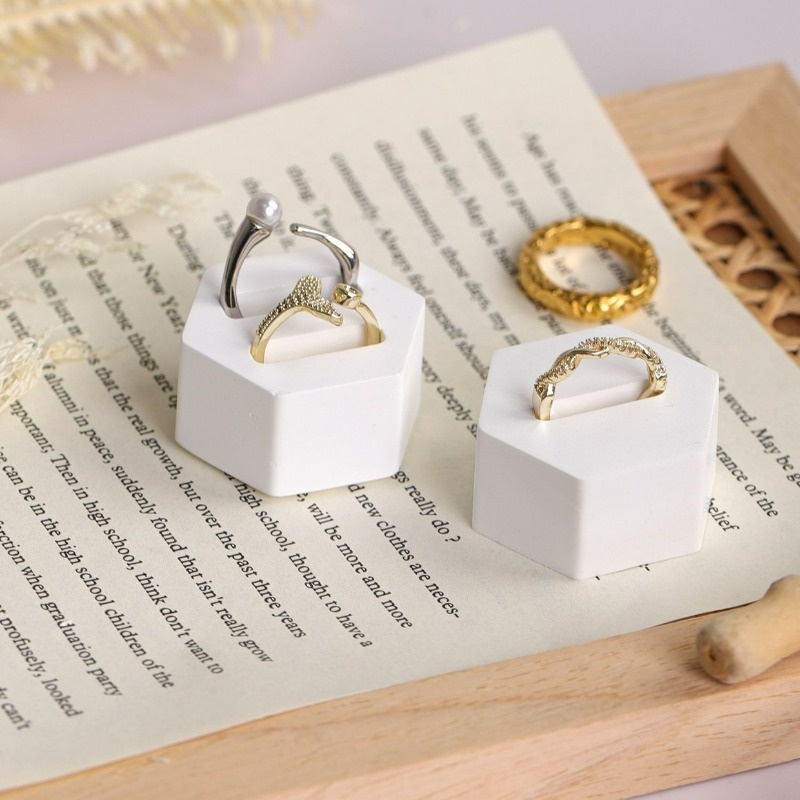 Creative Plaster White Jewelry Ring Display Bracket Bracket Storage ...