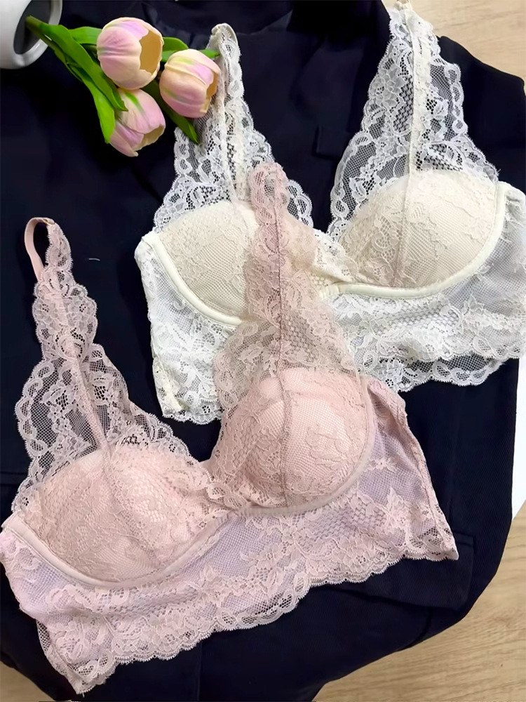 French lace lingerie with a small chest gathered without a steel ring ...