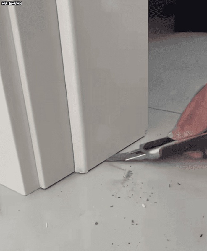 Not easy to get yellow caulk Waterproof and antimold sealant not easy ...