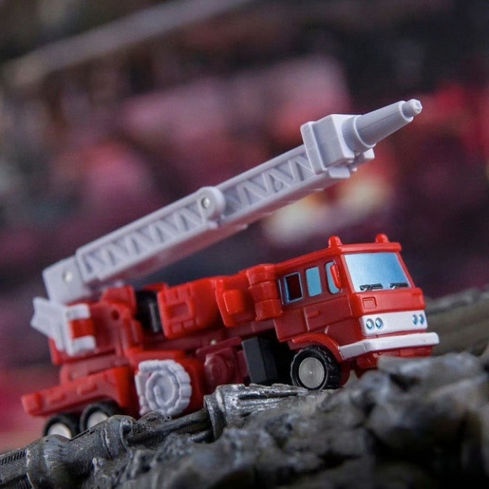 [BTF] Dr. Wu Transforming Toy King Kong DW-E24 Fire Truck G1 Animation ...