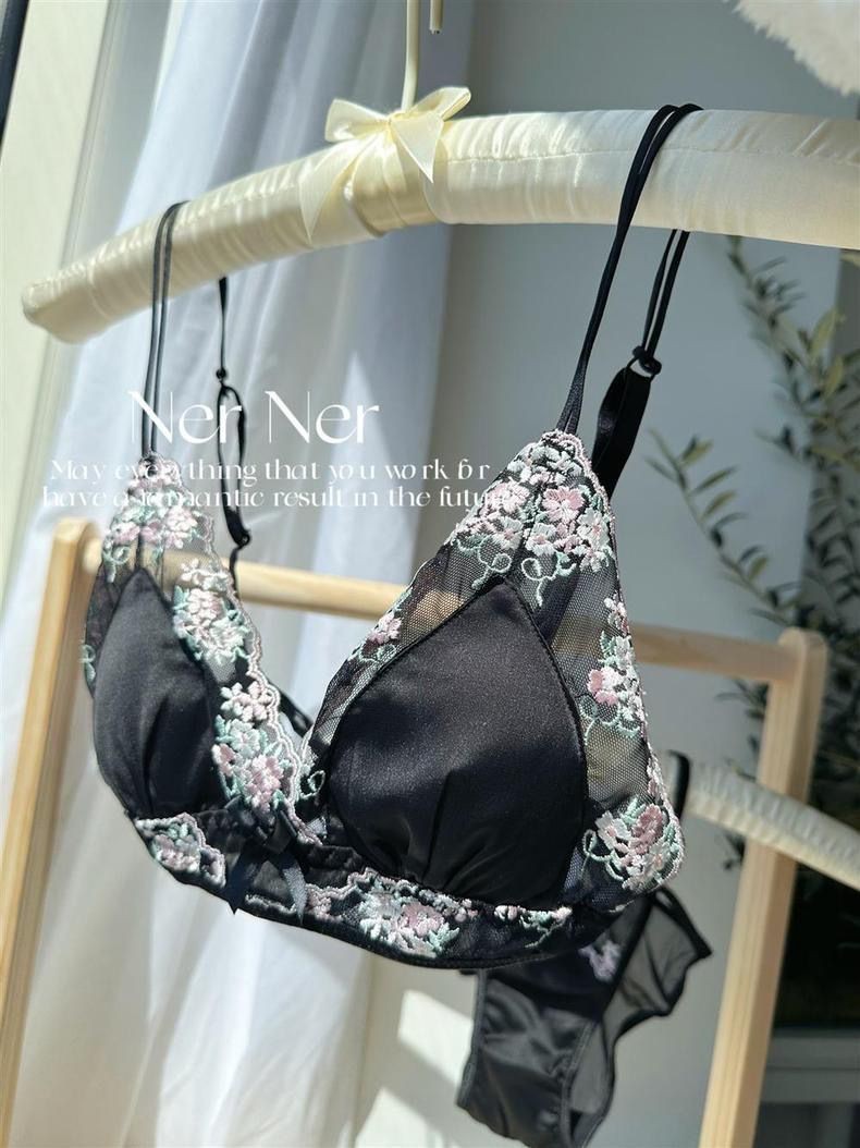 Star Luxury French Girl Bra Set Triangle Cup Wireless Underwear Small ...