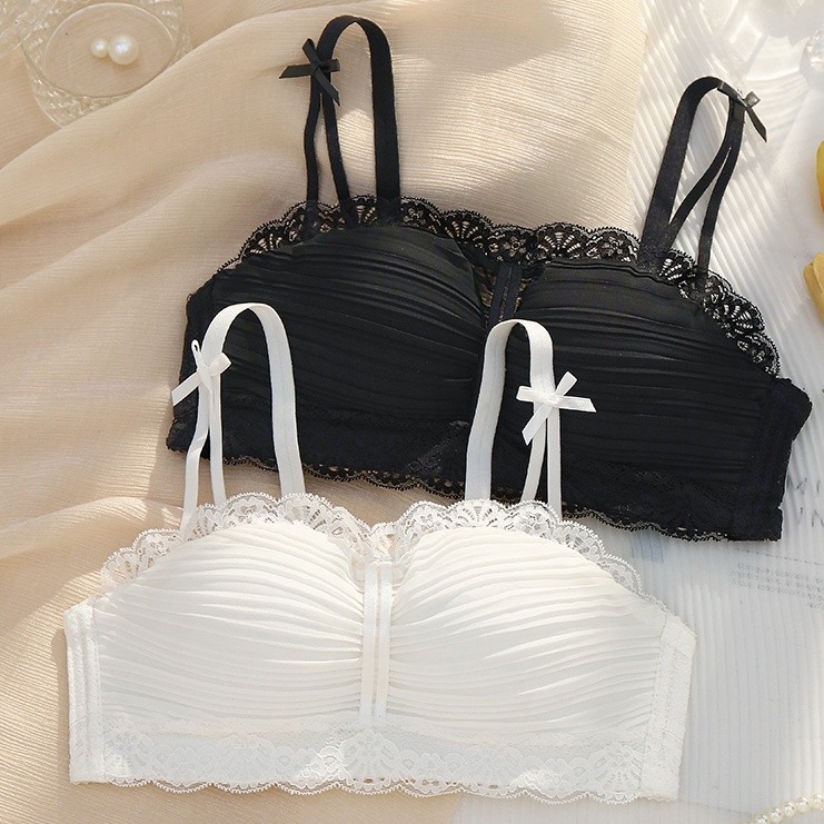 Comfortable lingerie for women with small breasts gathered to show off ...