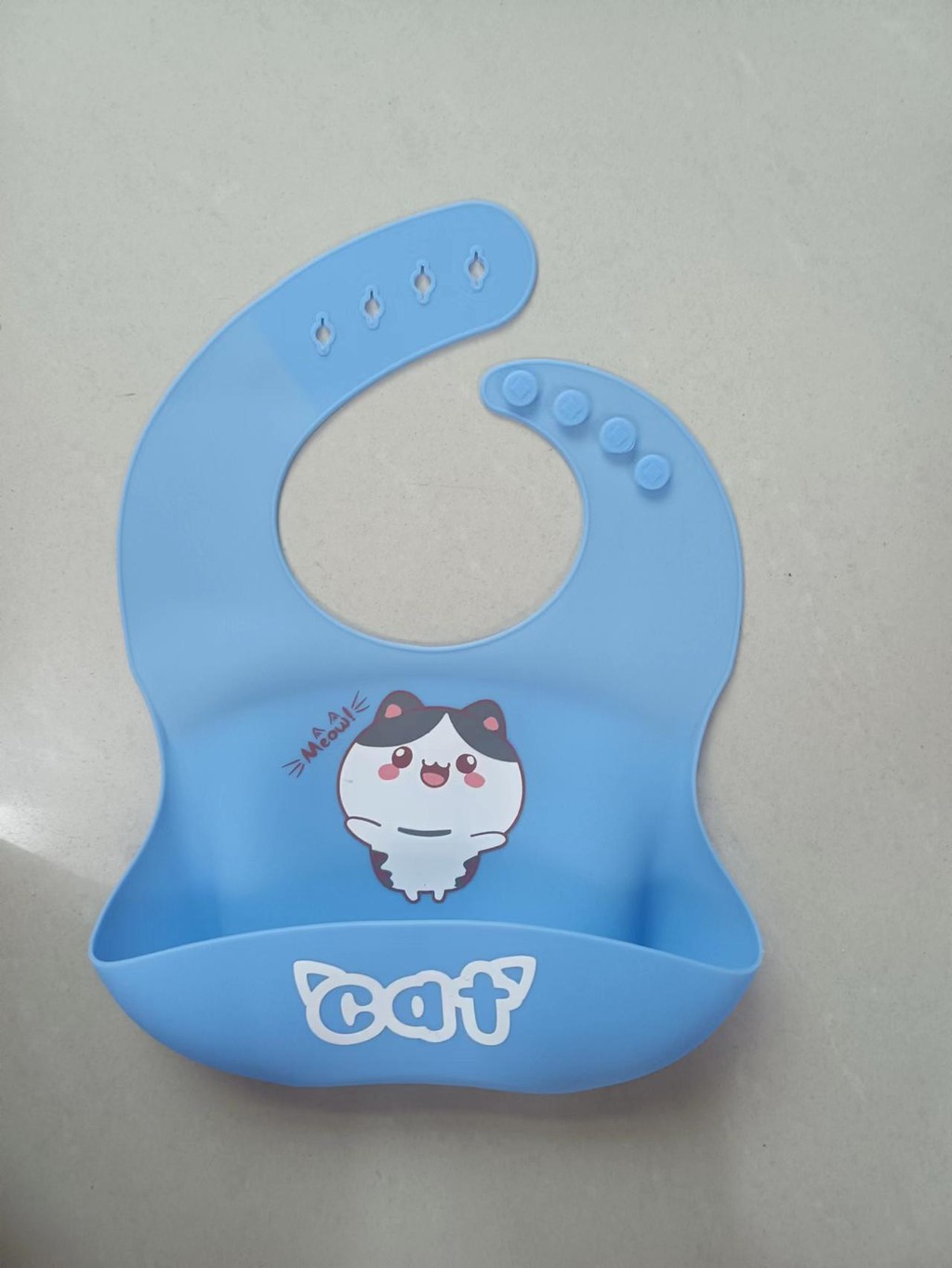 Bibs with troughs shaped like rabbits, bears, and cats for babies ...