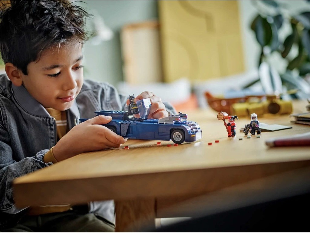 LEGO 76274 Batman with the Batmobile vs. Harley Quinn and Mr. Freeze ...