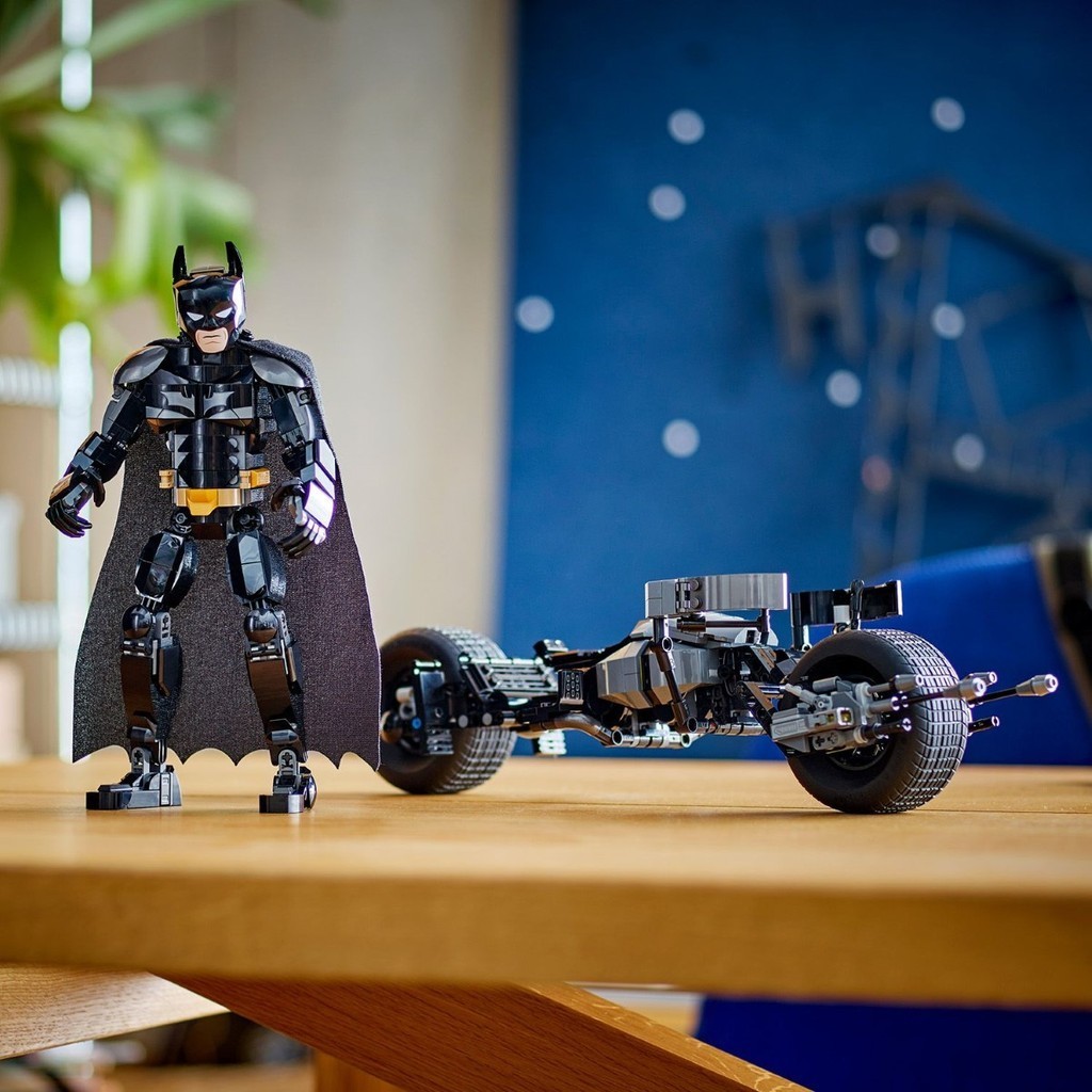 LEGO 76273 DC Super Heroes Batman Construction Figure and the Bat-Pod ...