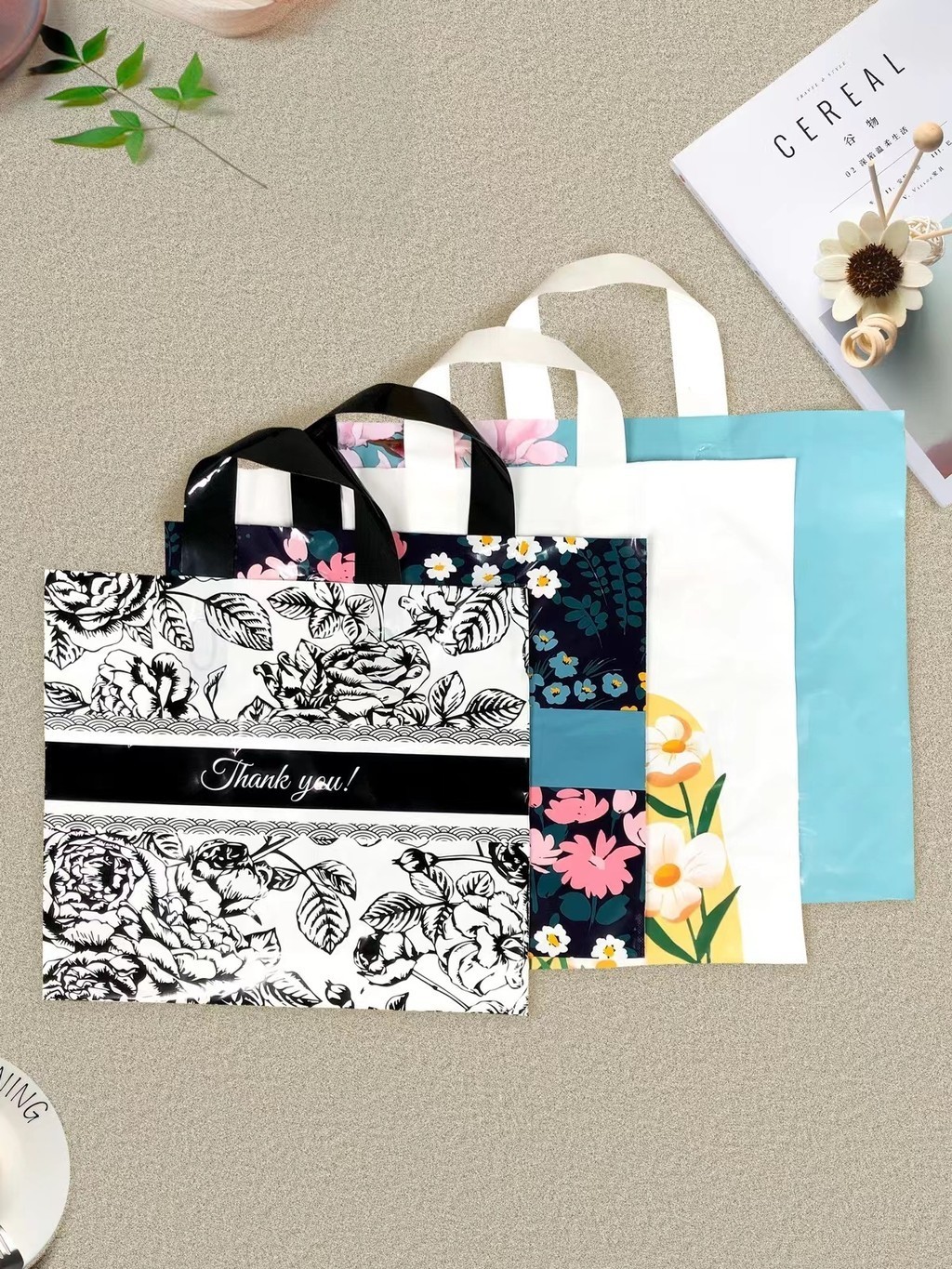 (+-50pcs)Premium Goodies Bag (M size-40x35cm & 45x40cm) Shopping ...
