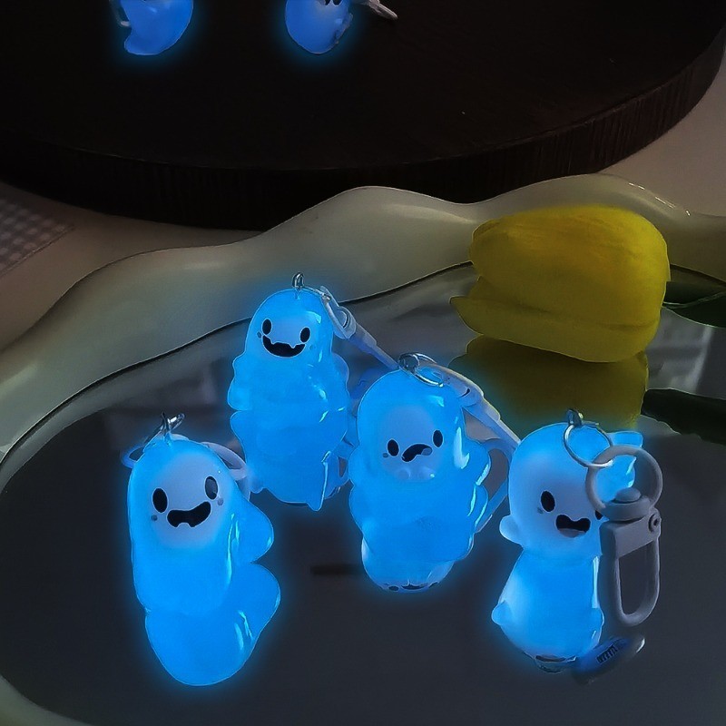 Halloween Luminous Ghost Keychain - 3D Cartoon Cute Mini Resin Keyring ...