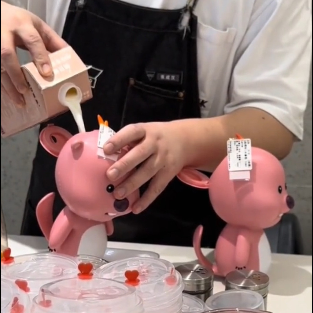 Gelas Beaver hadiah Cup warna merah jambu loopy | Shopee Malaysia