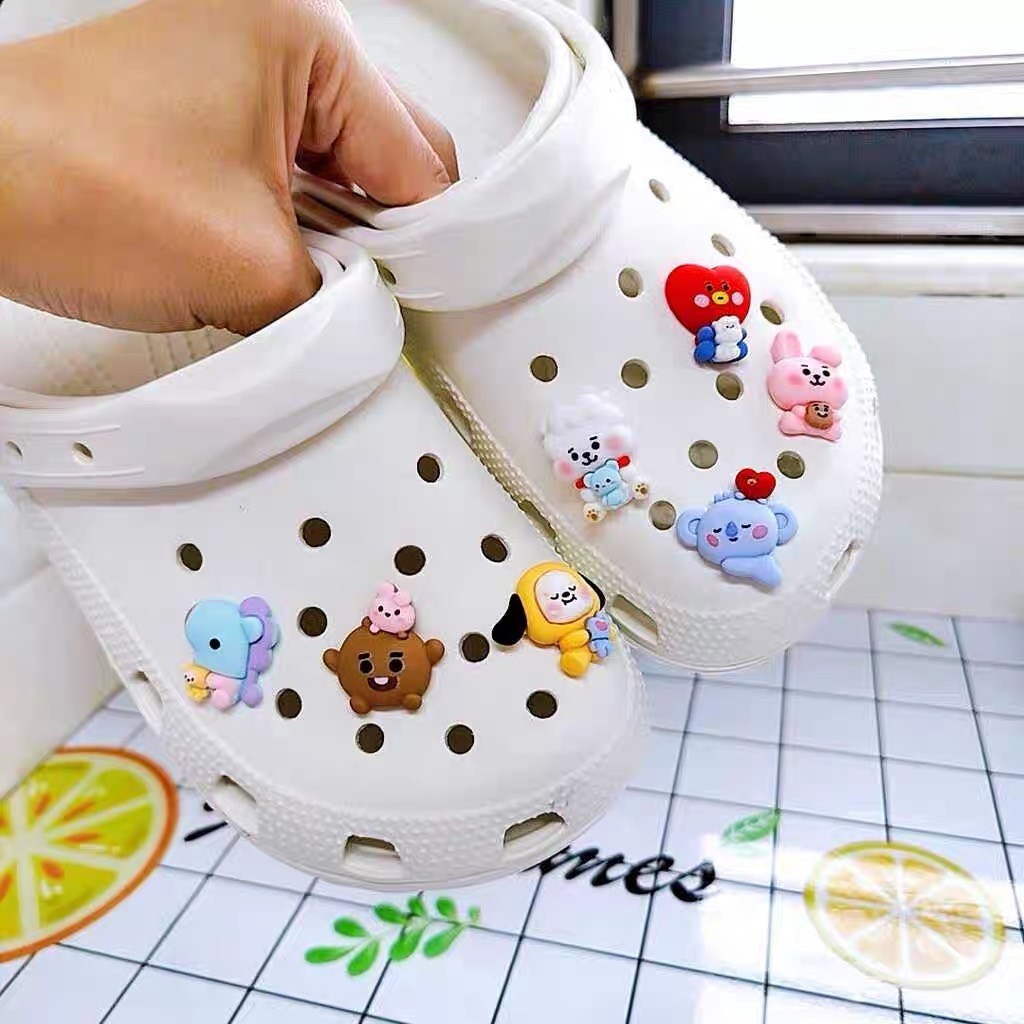 Jibbitz crocs resin cartoon black/Pikachu/KT cat suit combination shoe ...