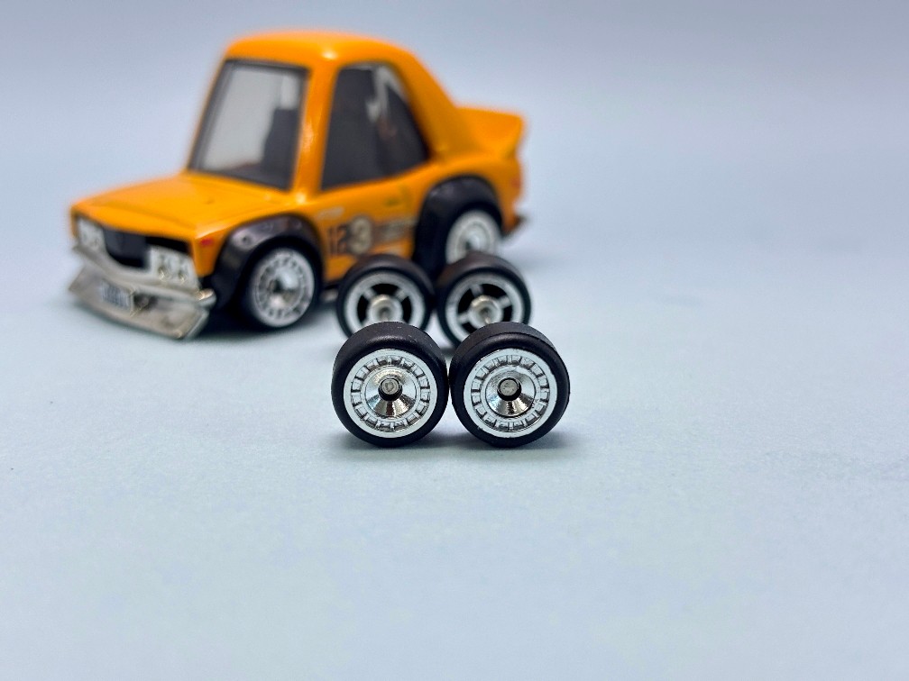 Z305 Hot wheels Ori Rubber Wheels Tayar Getah AERORR Chrome 8mm Long ...