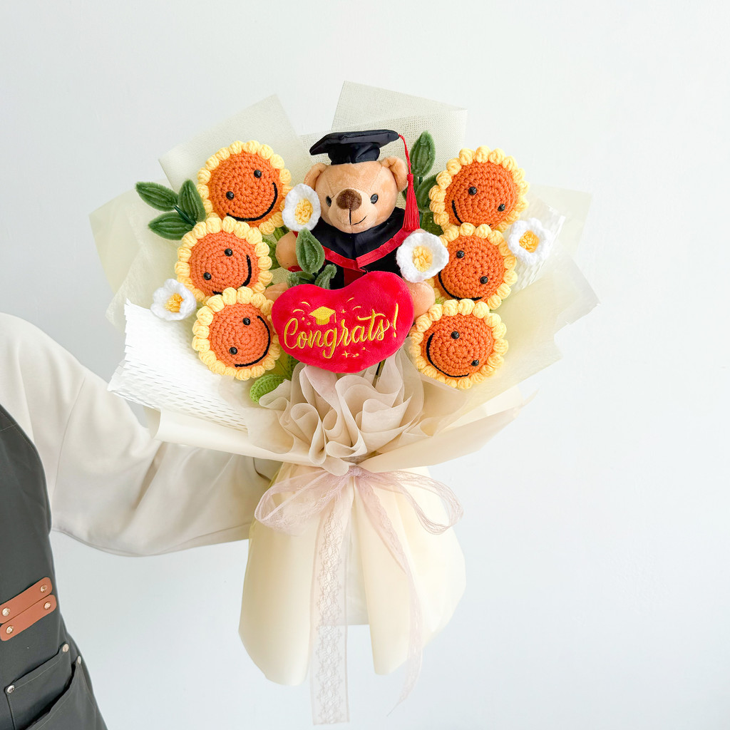 SHIOK Crochet Flower Convo Bear Bouquet For Graduation Convocation Day ...