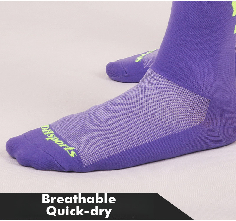 Trendy men cycling socks Compression mid cut sports crew socks MTB Road ...