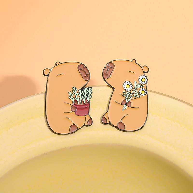 Funny Cute Capybara Hippo Brooch Pins Cartoon Bee Cappy Capybara Brooch ...