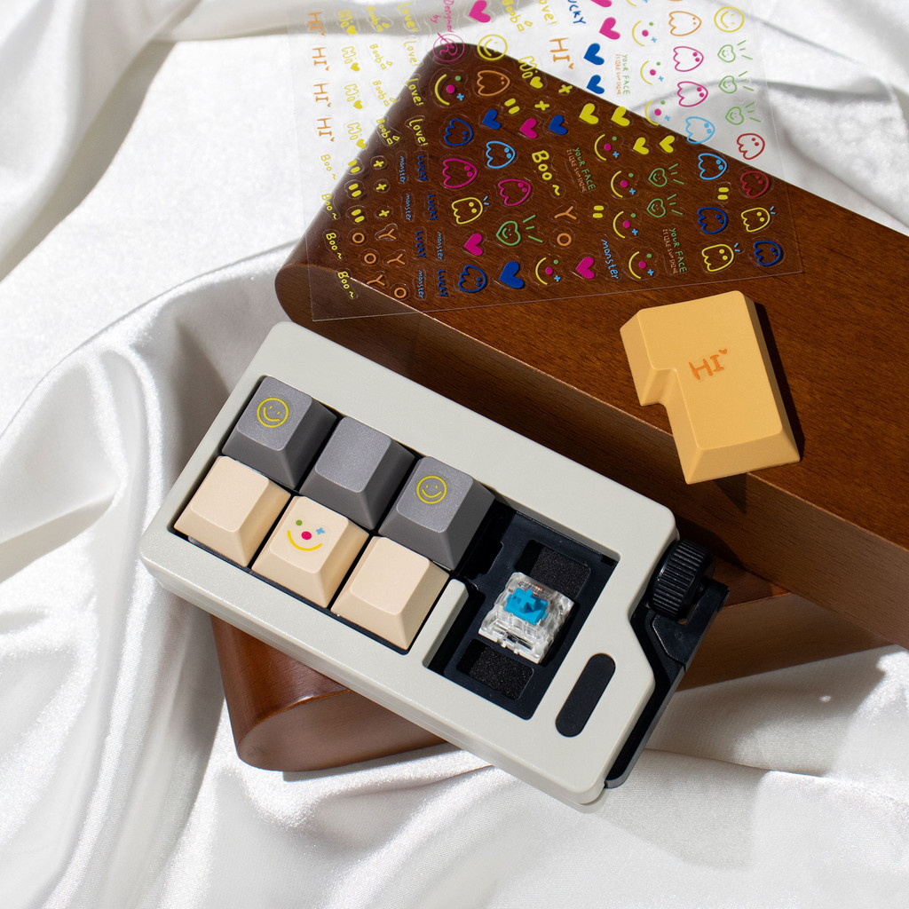 Finger Keyboard Keychain Fidget Toy Mechanical Keyboard Switch Keycaps ...