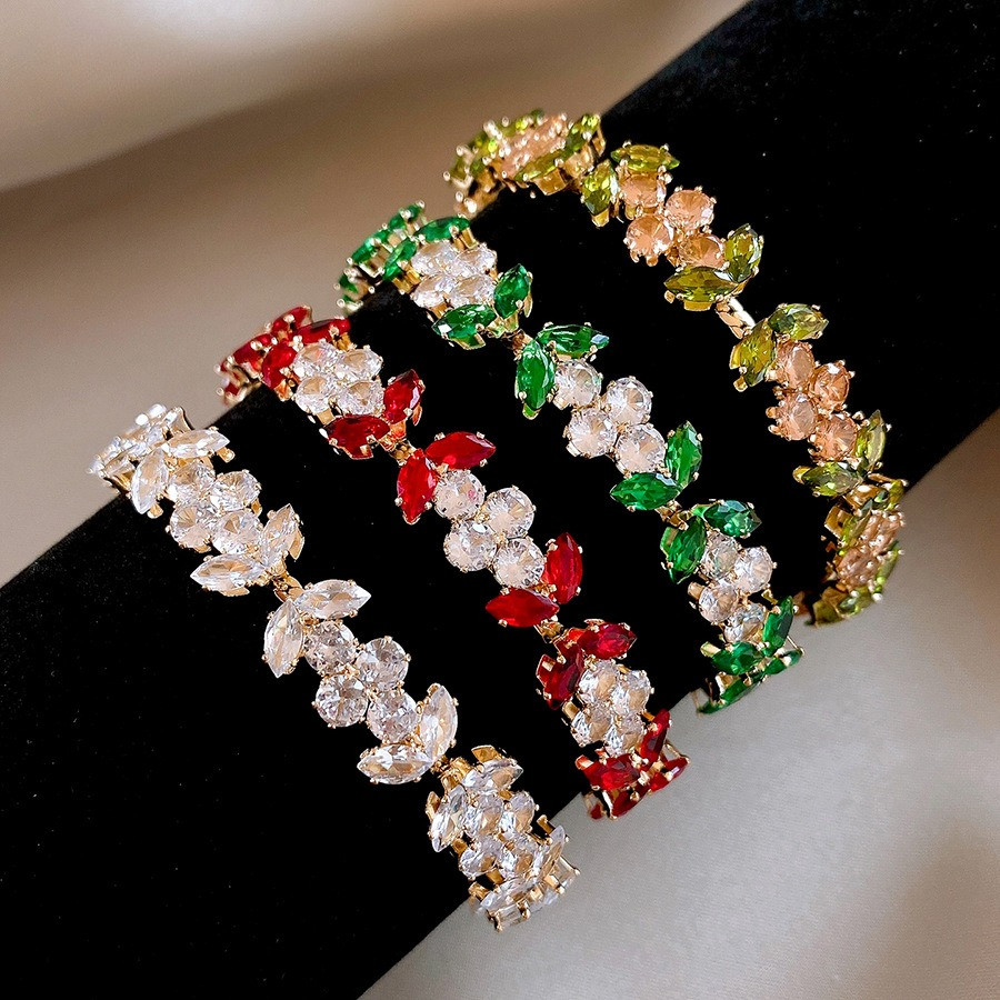 French Exquisite Zircon Flower Pull Bracelet, A Light Luxury High-end ...