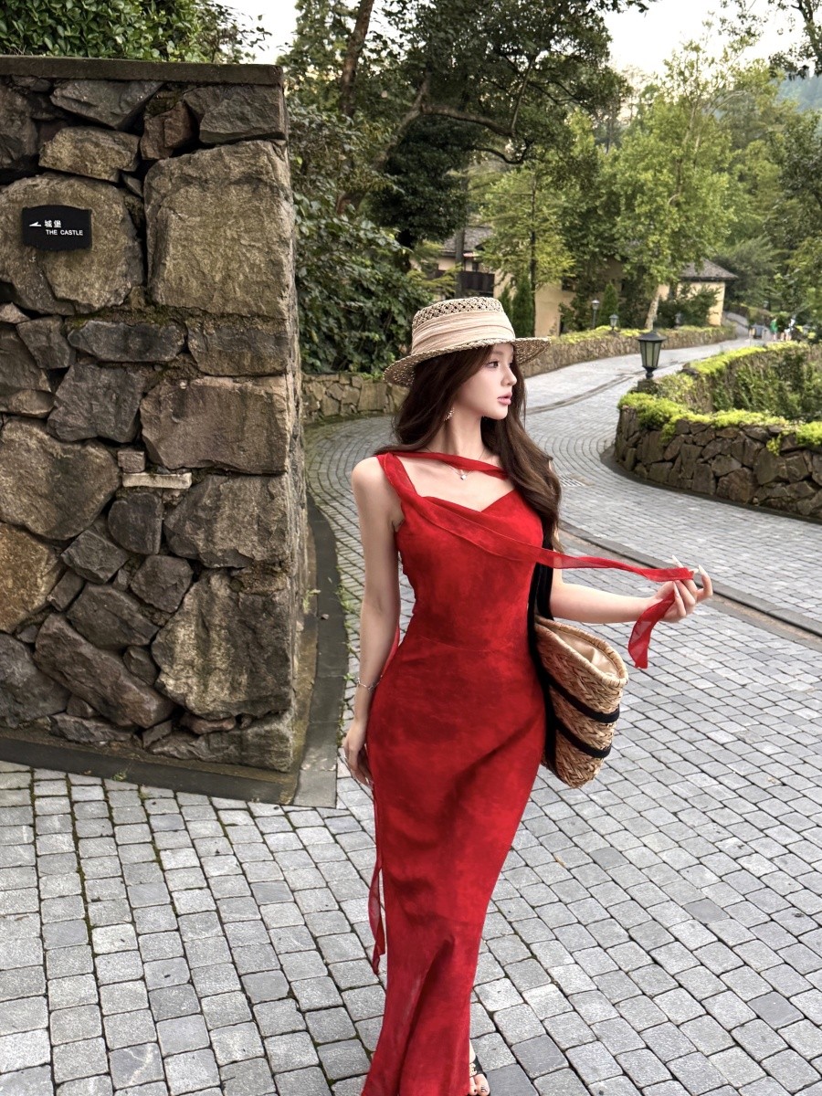 Red dress with seductive backless design | Shopee Malaysia