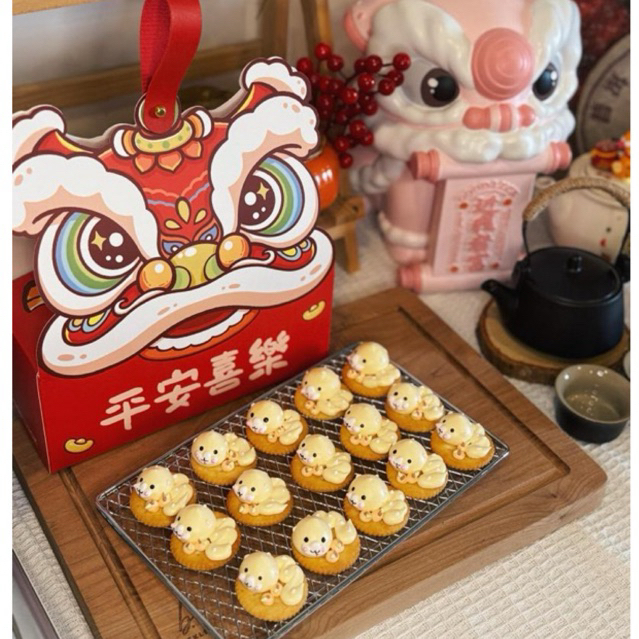 蛇年年饼 Snake year cookies Handmade Chinese New Year Meringue Cookies 蛇年马琳 ...