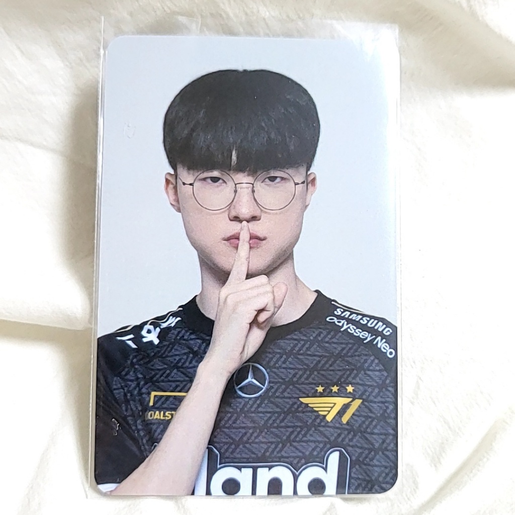 [Official Goods] SKTelecom T1 2023 Worlds pop-up store Edition faker Photo card | Shopee Malaysia