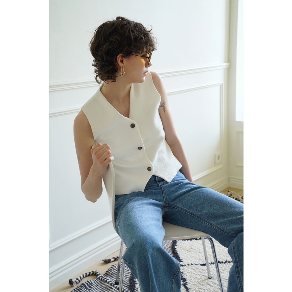 V-neck Knit Vest (Off-white) | Shopee Malaysia