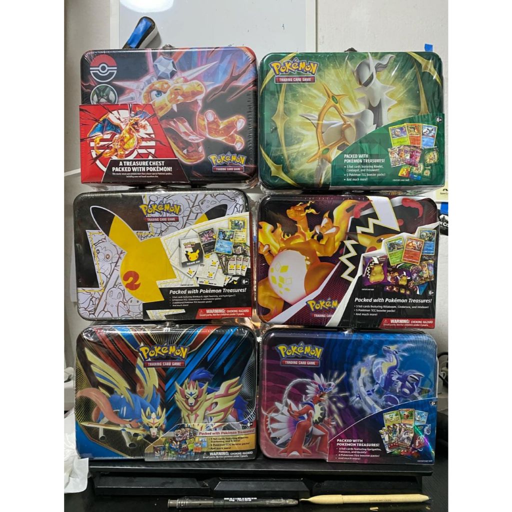 Pokemon TCG collector chest, pikachu, charizard, zaican, zamazenta ...