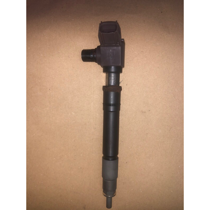 Toyota Hilux Revo 2GD Diesel Injector Nozzle (23670-0E020) 2pin ...