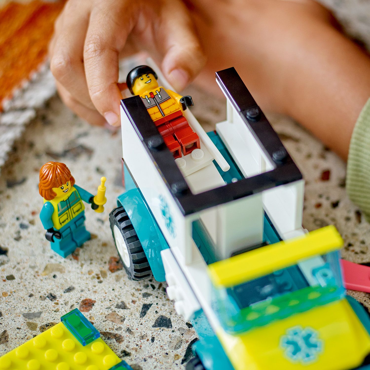 LEGO City 60403 Emergency Ambulance and Snowboarder Building Set Toys ...
