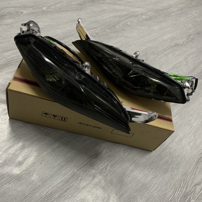 LC135 V4 V5 V6 V7 SIGNAL DEPAN FRONT SIGNAL ASSY (L/R) (SMOKE) | Shopee ...
