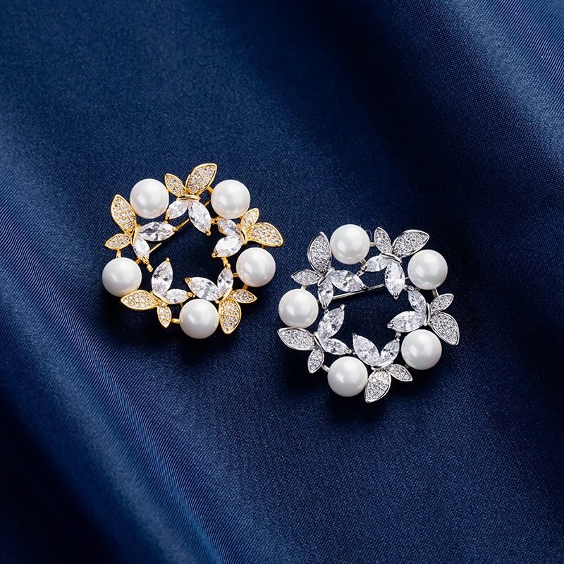Exquisite Shine Crystal Butterfly Pearl Garland Brooch Temperament High