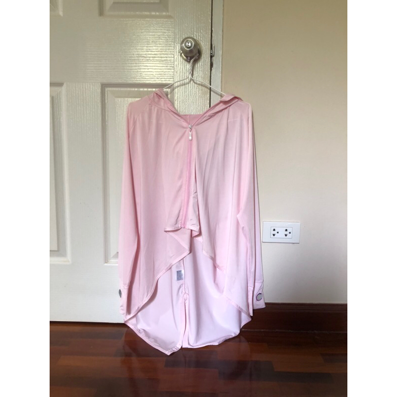 Beautiful Pink Uv Shirt Short Front Long Back There Is An oversize Zip ...