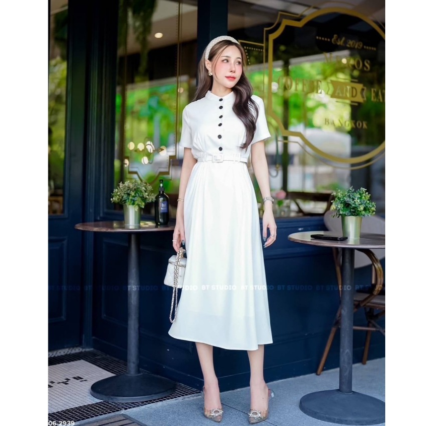 BT Studio Signage Work White Dress Neat Simple Like A Young Lady Polite ...